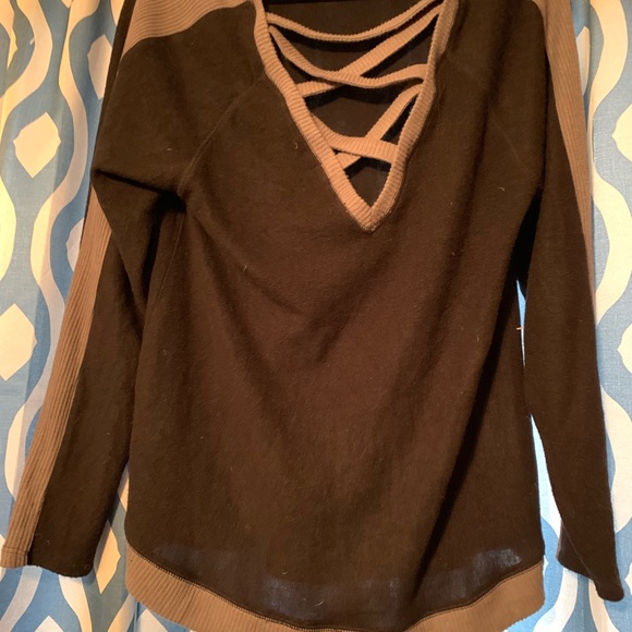 Derek Heart | Sweaters | Black And Gray Sweater Cross Crossed Back ...